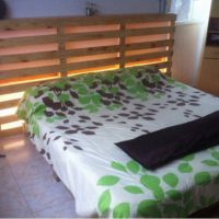 Recycled Wood Pallet Bed with Light Effects | Pallet Ideas: Recycled ...